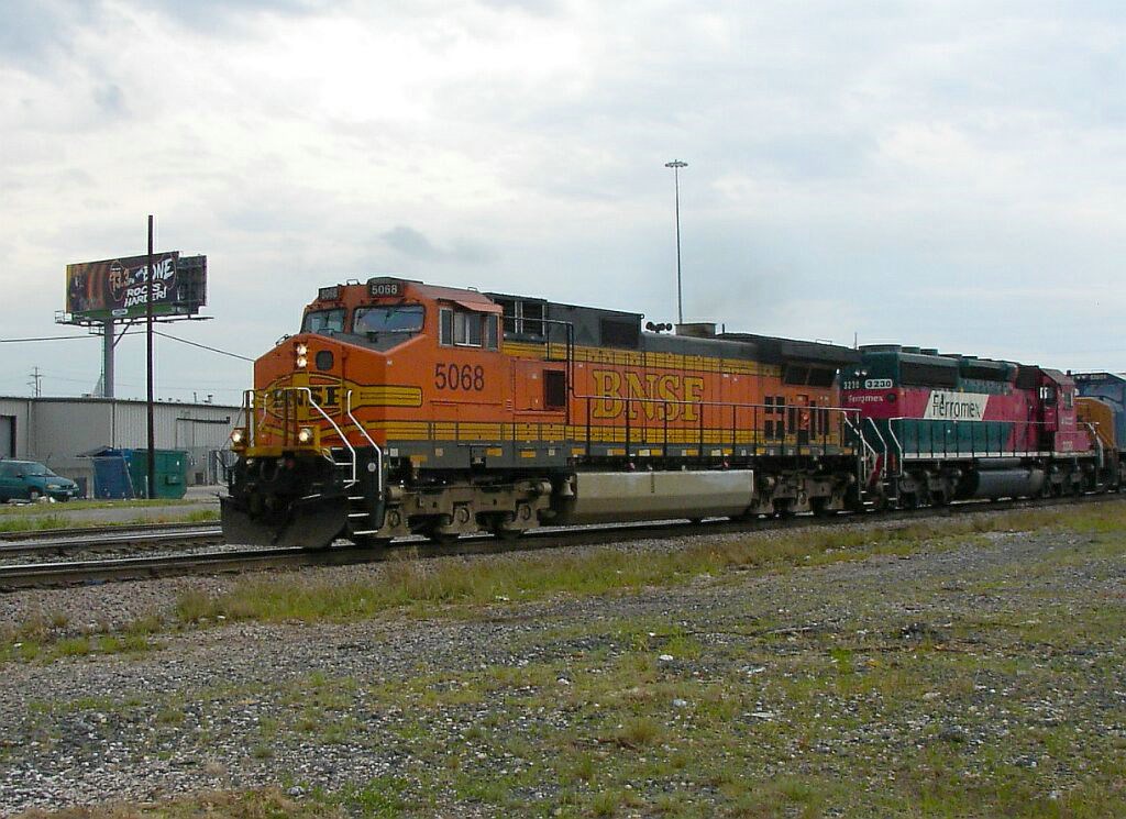 BNSF 5068 & FXE 3230